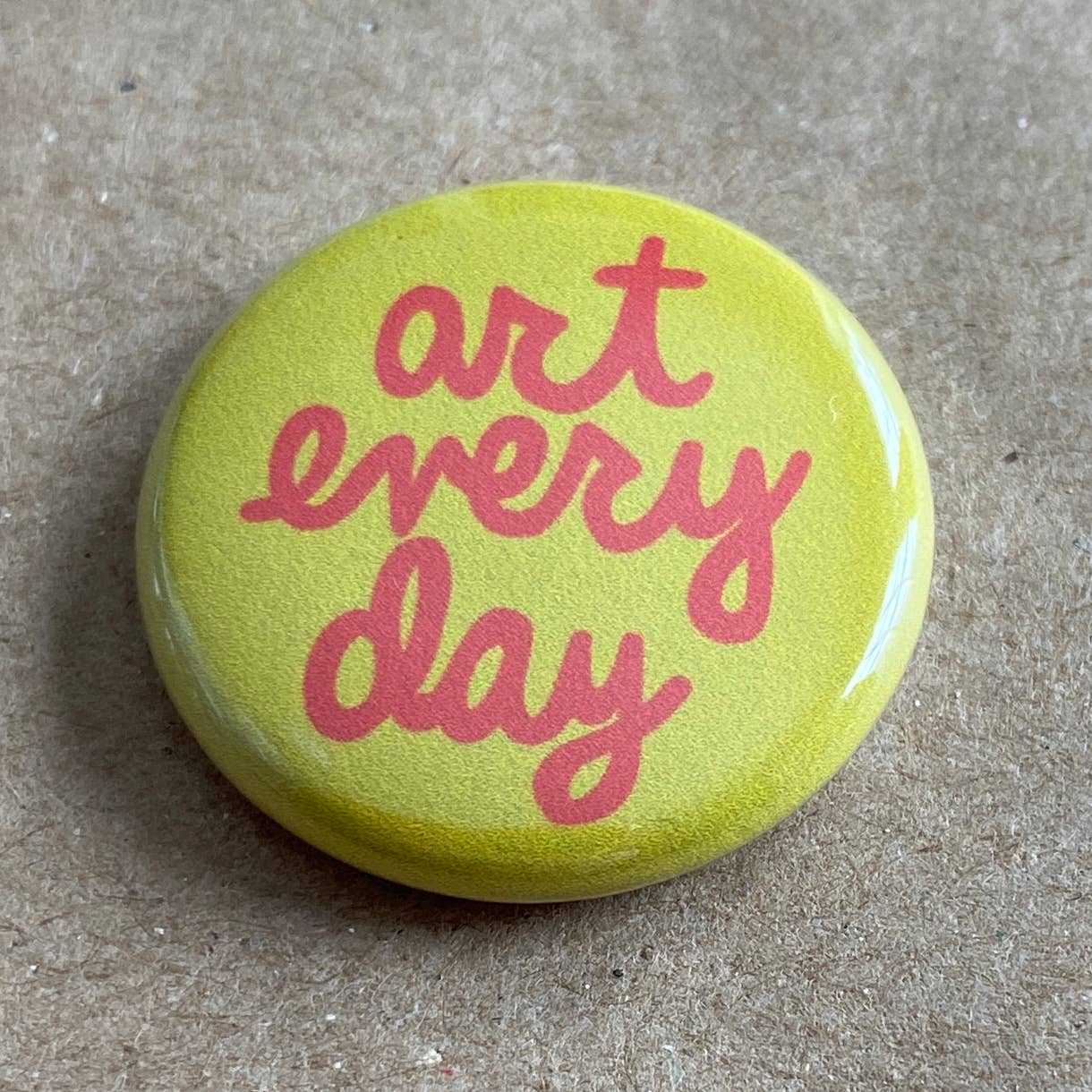 Art every day pin back button – Lauda